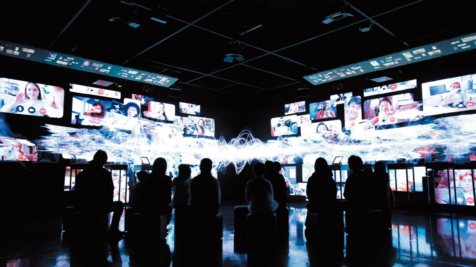 NTT IOWN / 世界初のリアルタイム3D空間伝送実験 - ROCK ON PRO