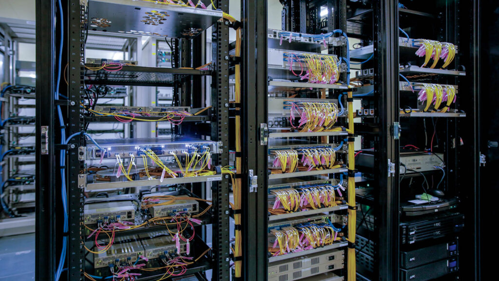 NTT IOWN / 世界初のリアルタイム3D空間伝送実験 - ROCK ON PRO